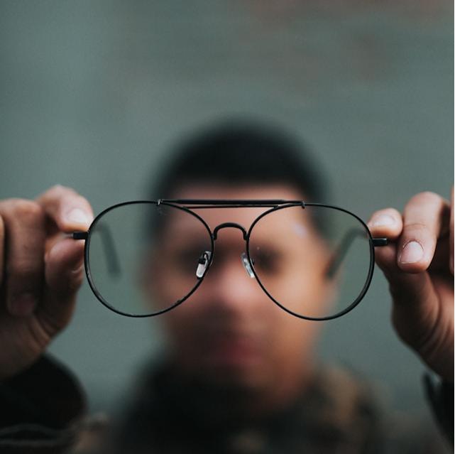 7 Key Causes and Solutions for Double Vision After Cataract Surgery ...
