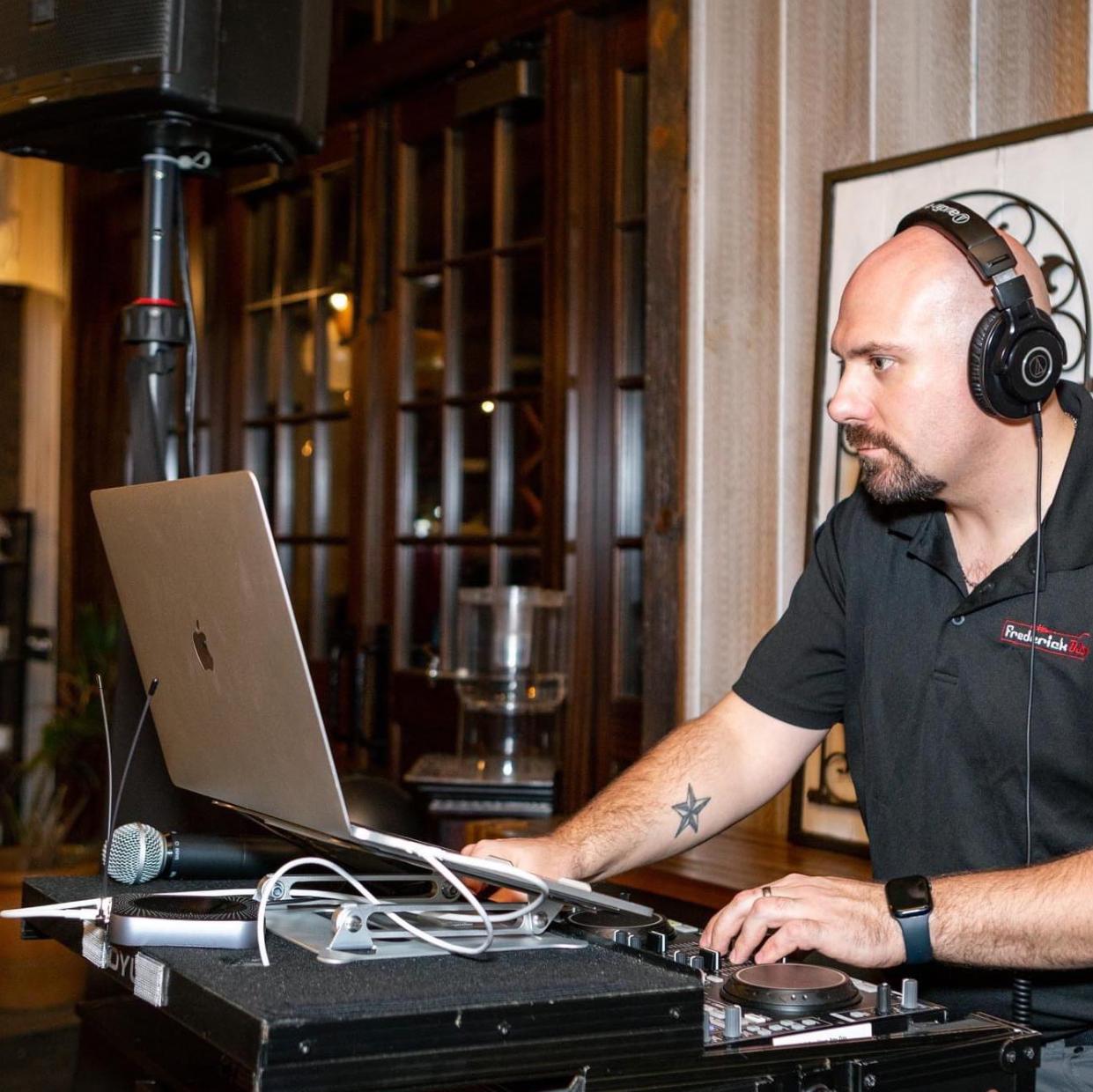 Listen to DJ Robbery Mashups mixtape by DJ Robbery | audio.com