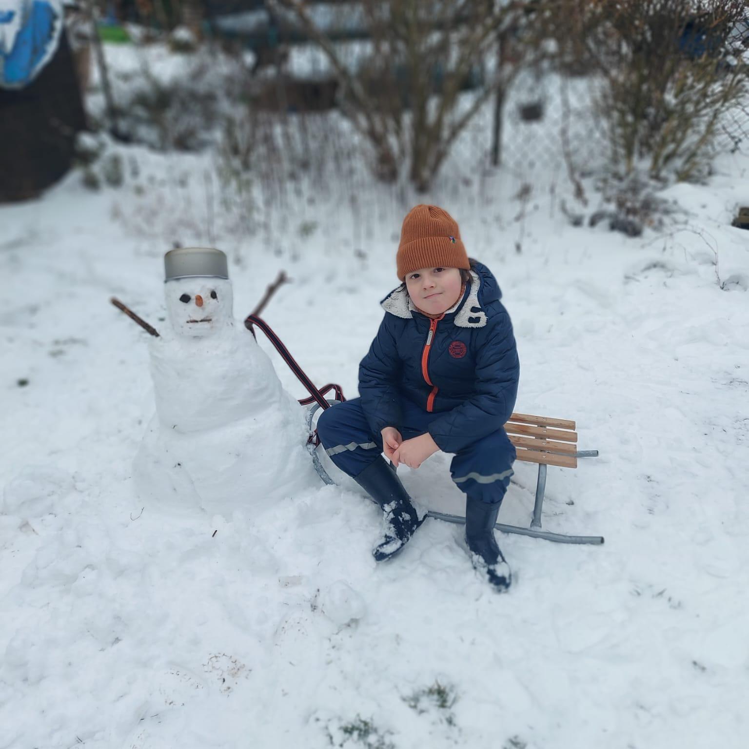 apt | Music by | Listen on audio.com