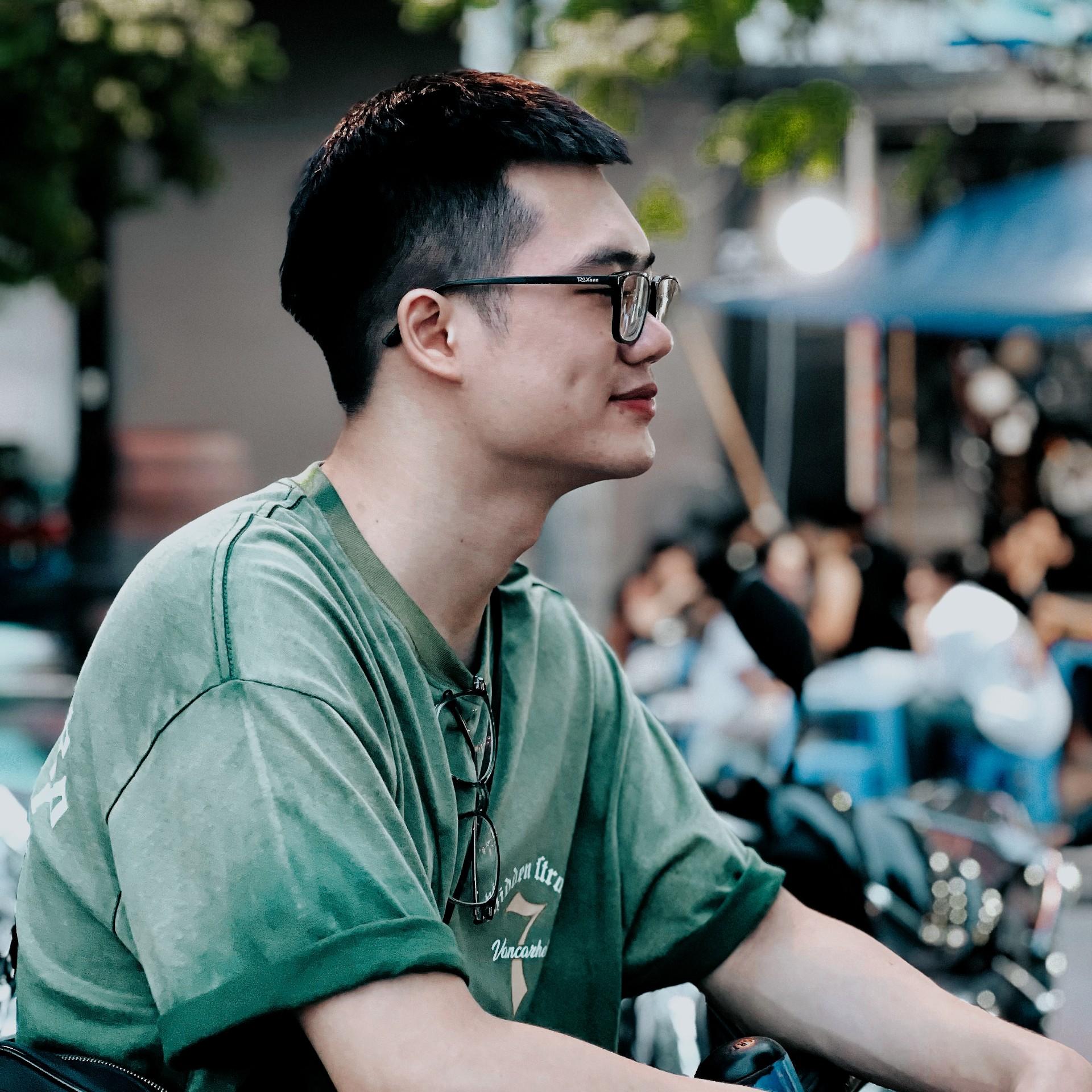 102,7Mhz audio | Listen on audio.com