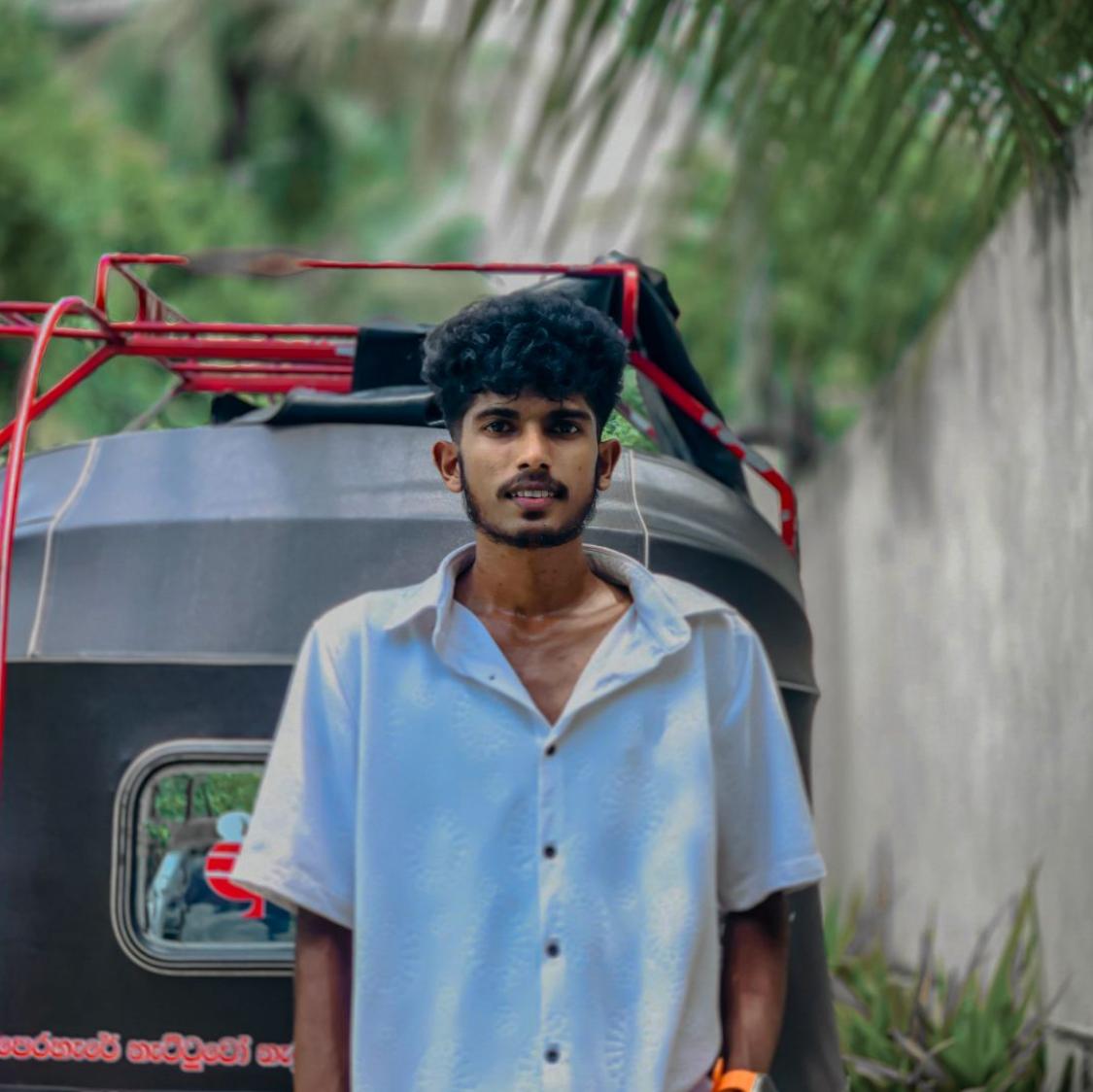 Sandata Duka Hithila (සඳට දක හතල) - Nuwandhika Senarathne & Isuru Geekiyanage (Lyric Video) (1 ...